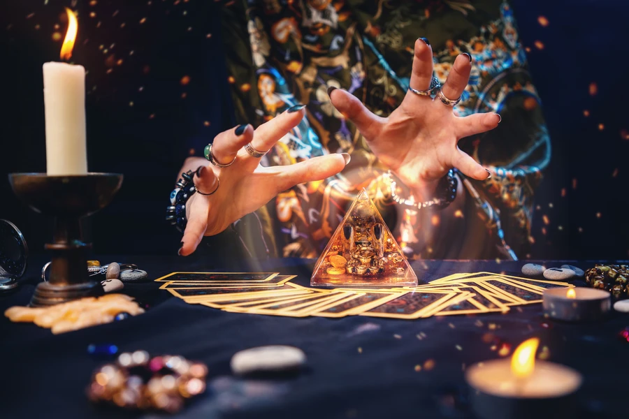 What to Expect During Your First Fortune Telling Session - Psychic ...